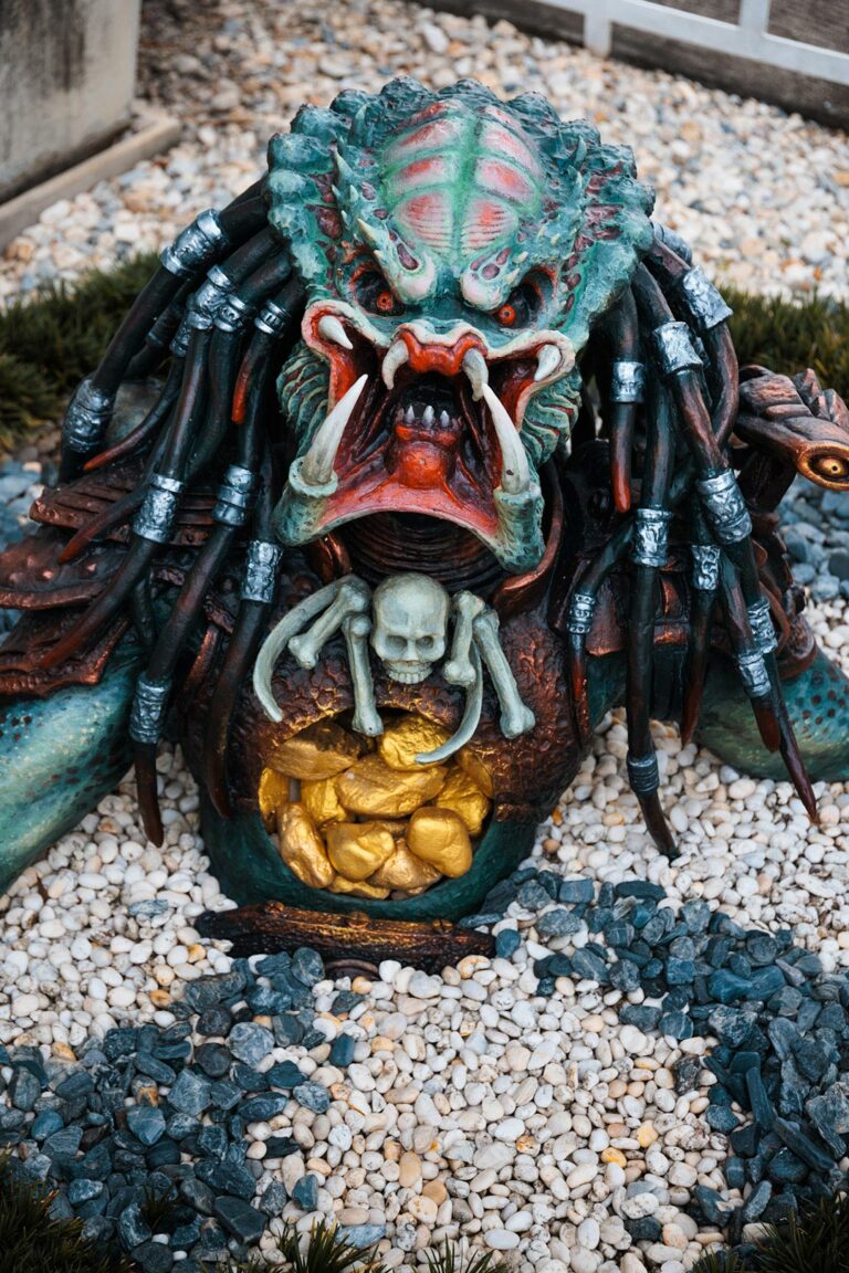 The White Temple of Chiang Rai - This Human Tribe